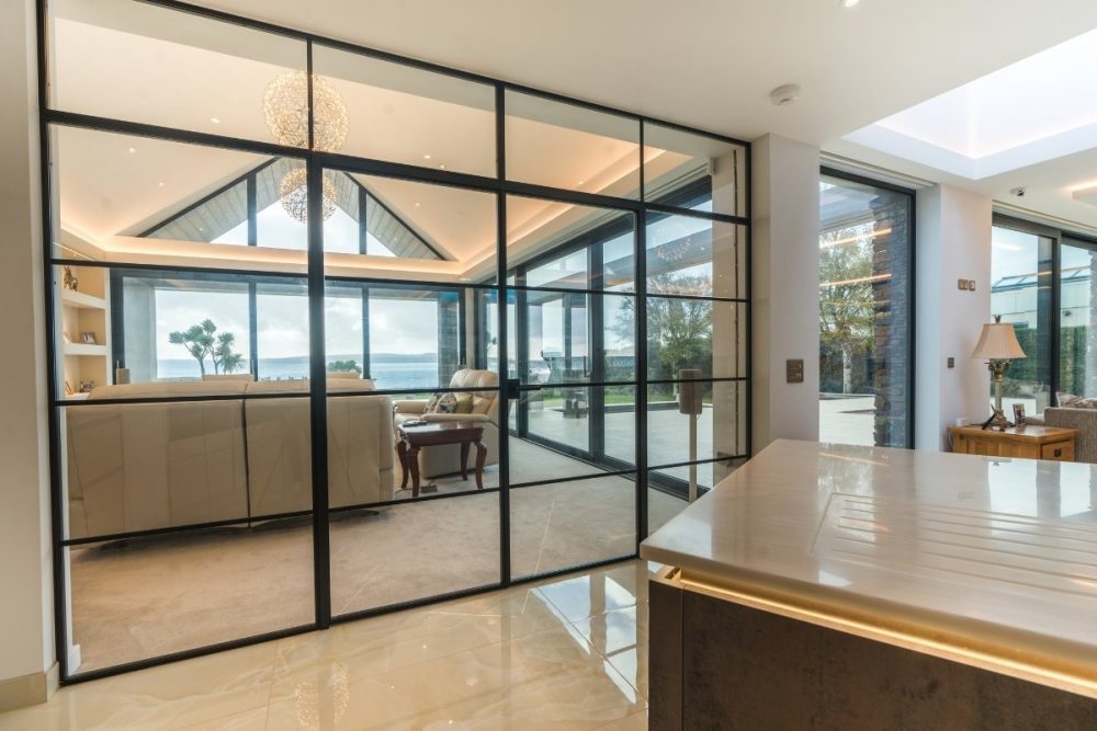 How to divide rooms with internal glazing and make them feel bigger